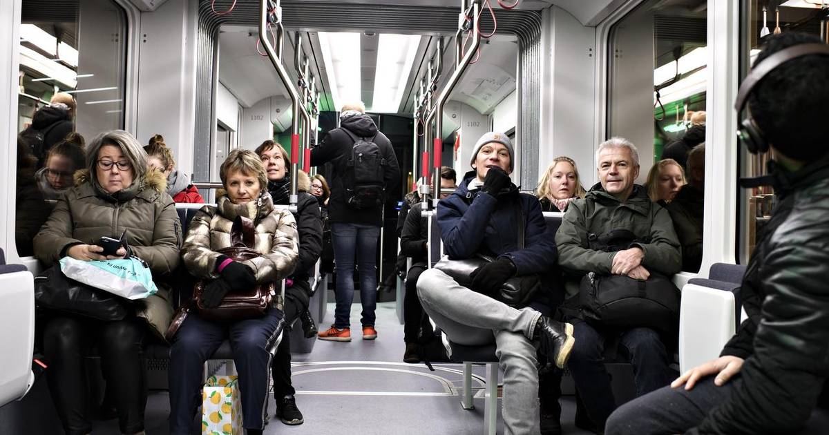 Hverdag på banen: Der er stadig plads til flere passagerer - Jyllands ...