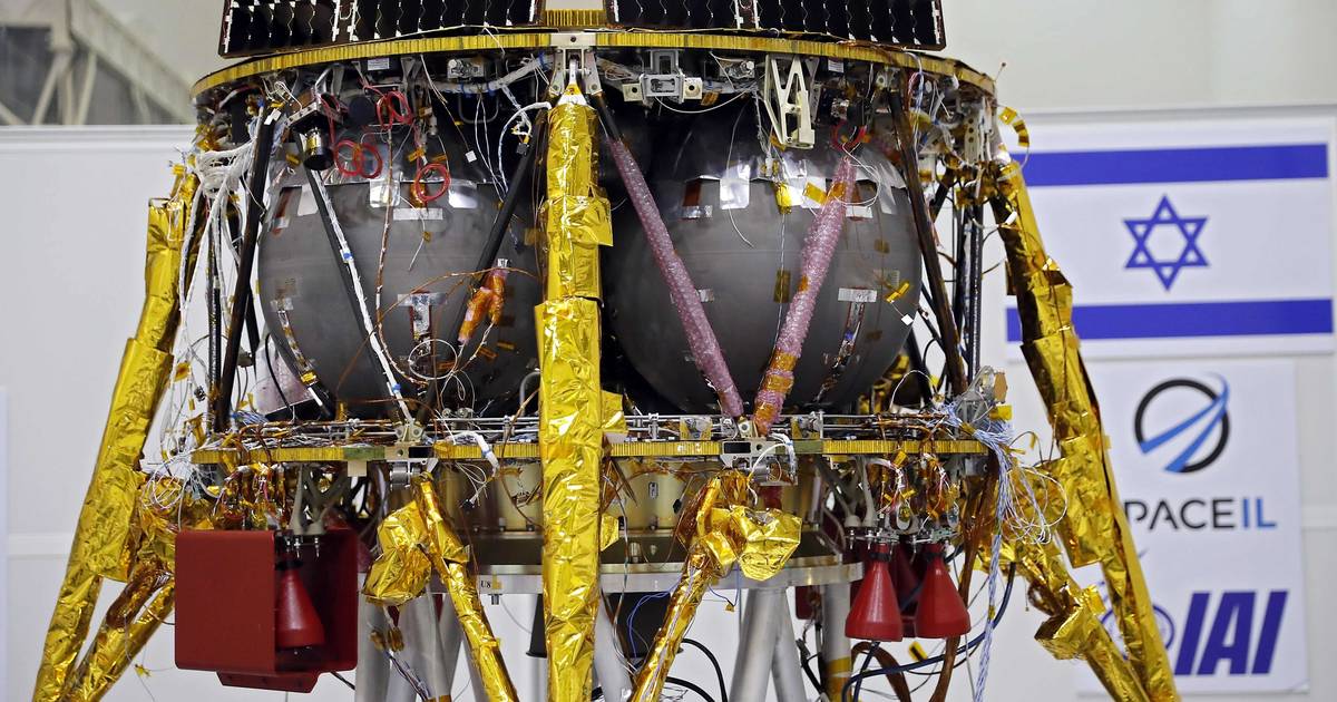 Israelsk rumskib skal sætte det israelske flag på månen - Jyllands-Posten
