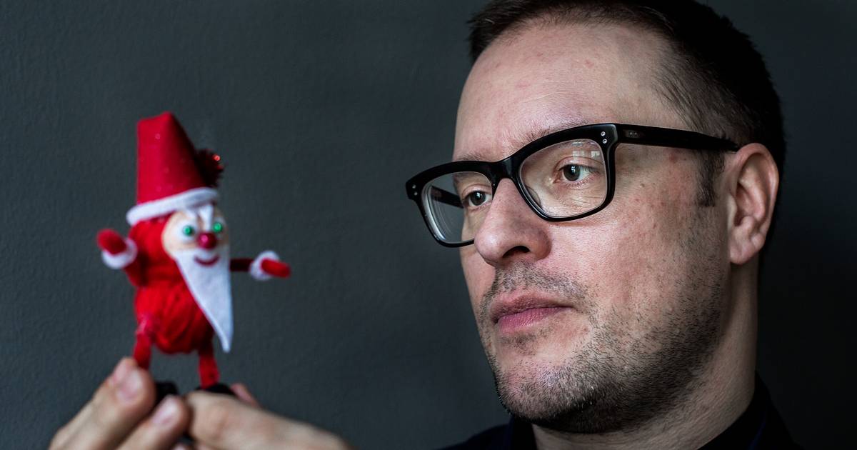 Shane Brox gør genbrug til en leg, når han klipper og klistrer ...