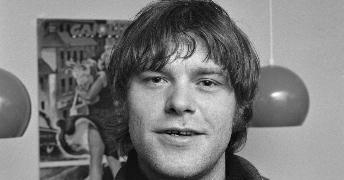 Kim Larsen er velgørende lang i spyttet, når han dvæler ved sin ...
