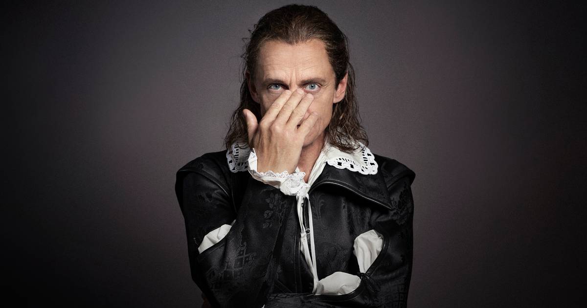 Olaf Johannessen skal fægte, rime, elske og slås med sin klodsede næse