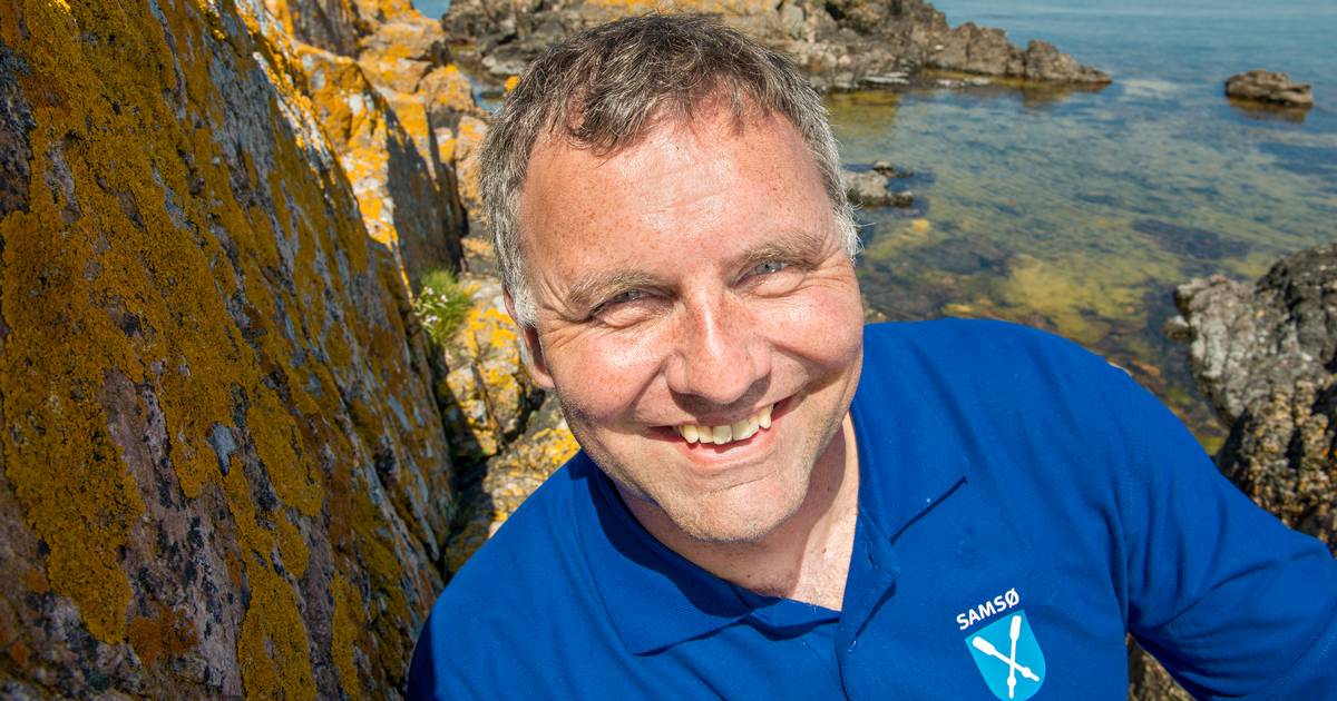 Borgmester skulle give hånd til sig selv: Nu er der ny løsning ...