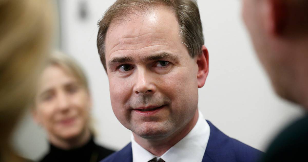 Finansministeren er blevet far og går på barsel i 14 dage - Jyllands-Posten