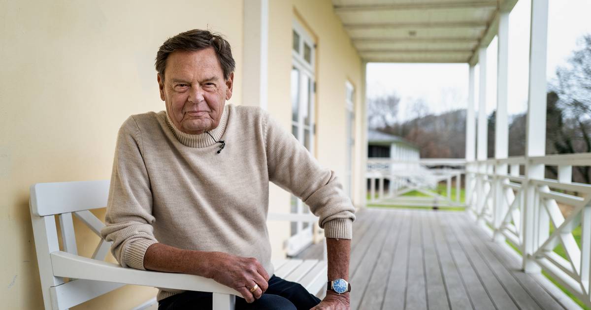 Cirkusrevyen er aflyst - Pilgaard tager endnu en sæson - Jyllands-Posten
