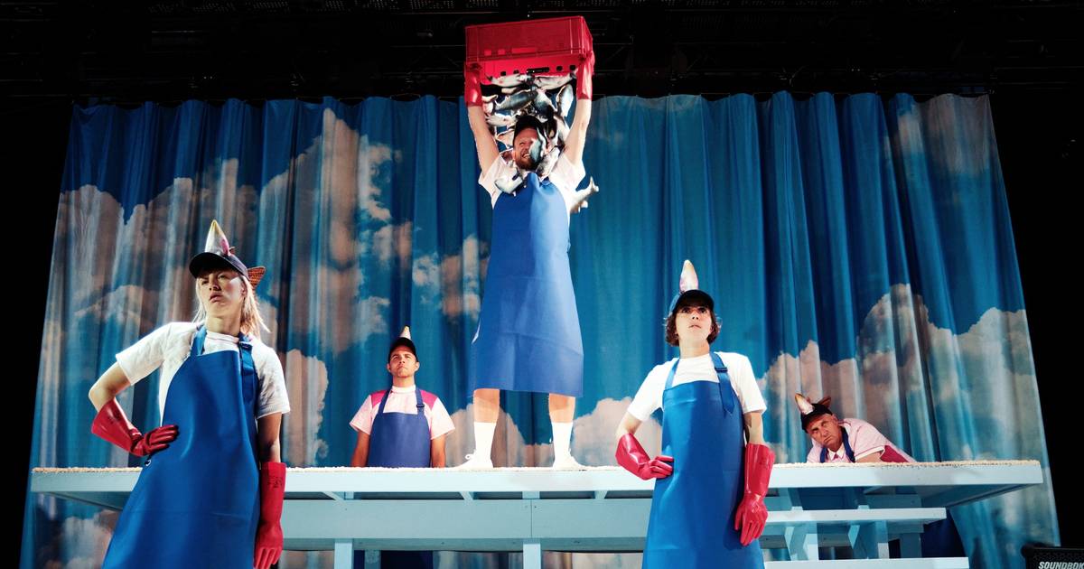 Polly er ung i udkanten og ude i noget lort. Og hun insisterer på at ...