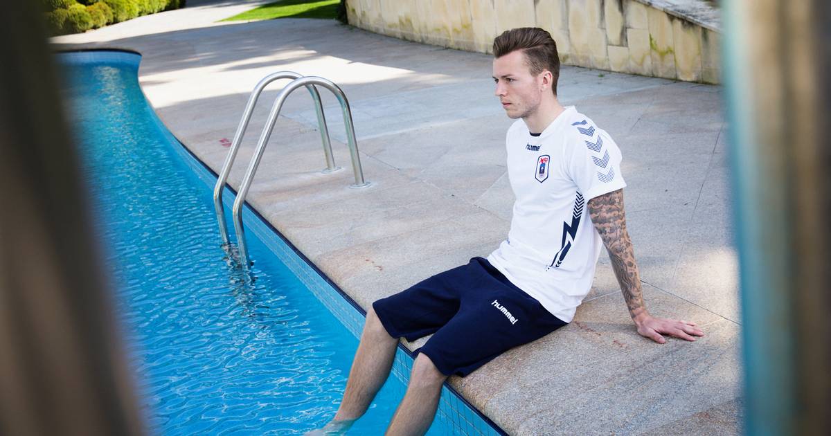 Fik ophævet sin kontrakt efter seks uger: Verdens ældste klub blev ...