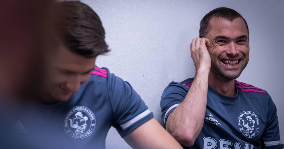 Fra Superliga til seriebold: »Gider du ikke godt snart gå ud, Simon? Så ...