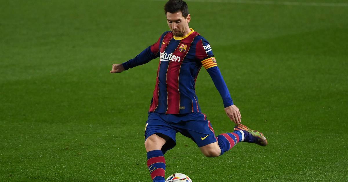 Præsidentkandidat vil holde på Messi med lavere løn - Jyllands-Posten