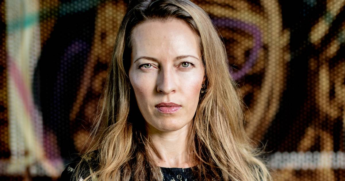 Sarah Engells voksendebut er lovende, men har alt for mange træk fra ...