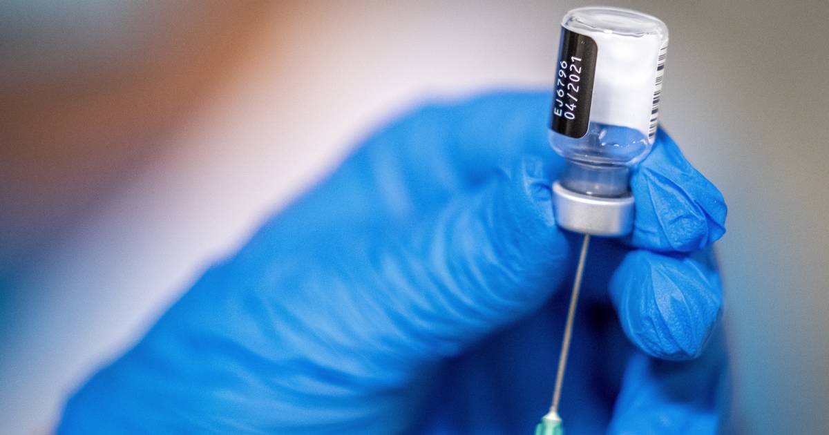 Færre Pfizer-doser betyder langsommere nedgang i dødsfald