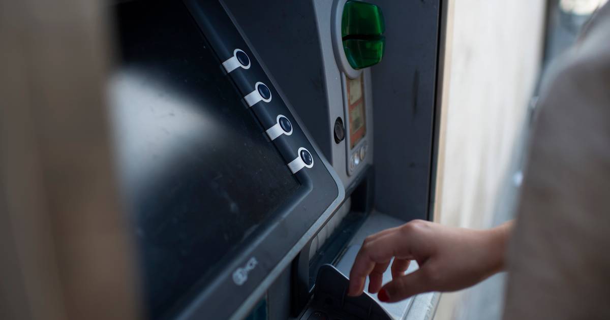 Tre varetægtsfængslet efter dankort-svindel mod ældre i Syddjurs - Din Avis