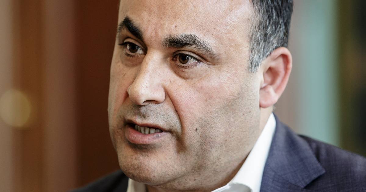 Naser Khader har sygemeldt sig med stress - Finans