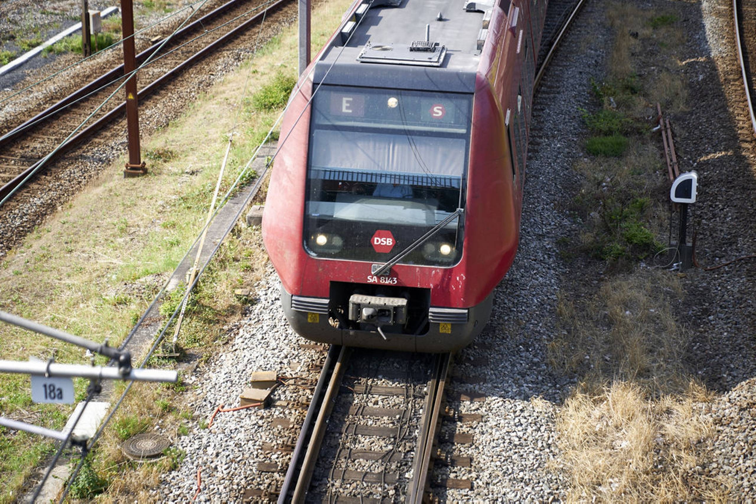 DSB må anbringe passagerer i busser i København - Jyllands-Posten