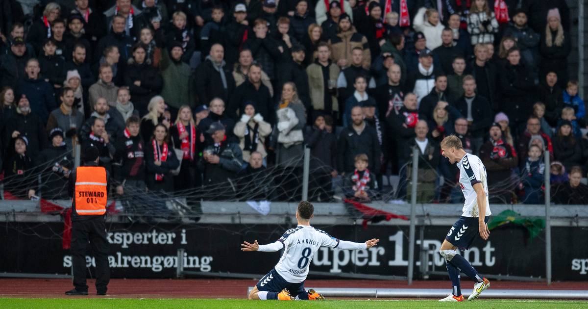 Se, det er jo derfor, de går til fodbold i Aarhus - Jyllands-Posten