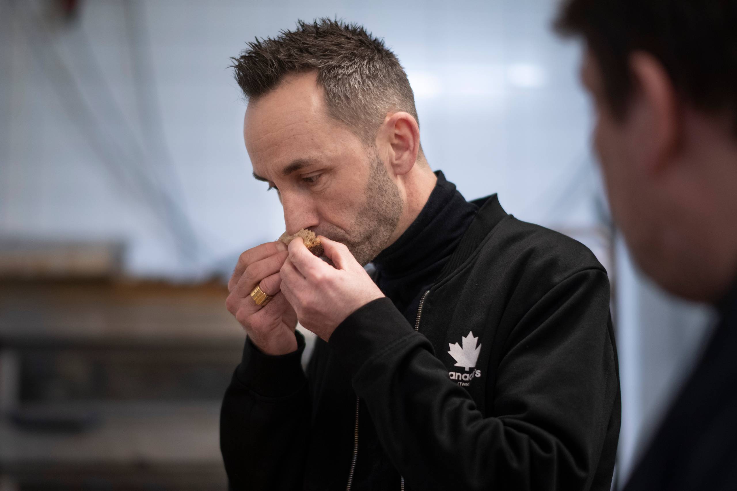 Martin Ib rykker ind i Fru Nielsens Bageri - Din Avis