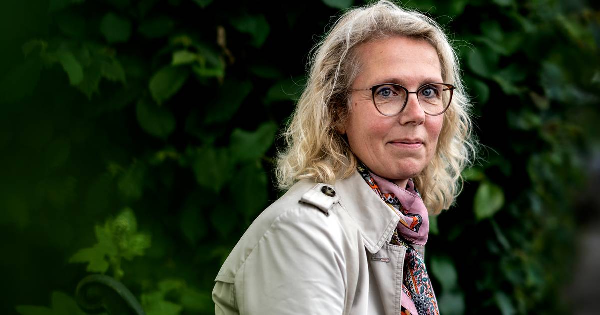 I over 10 år har hun beskæftiget sig med landets spiontjenester – nu ...