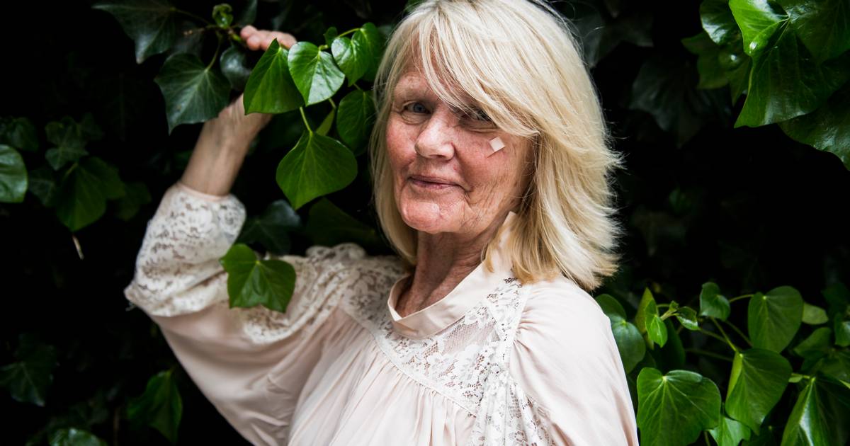 Hun overvandt alvorlig sygdom og optræder stadig med sine hitsange ...