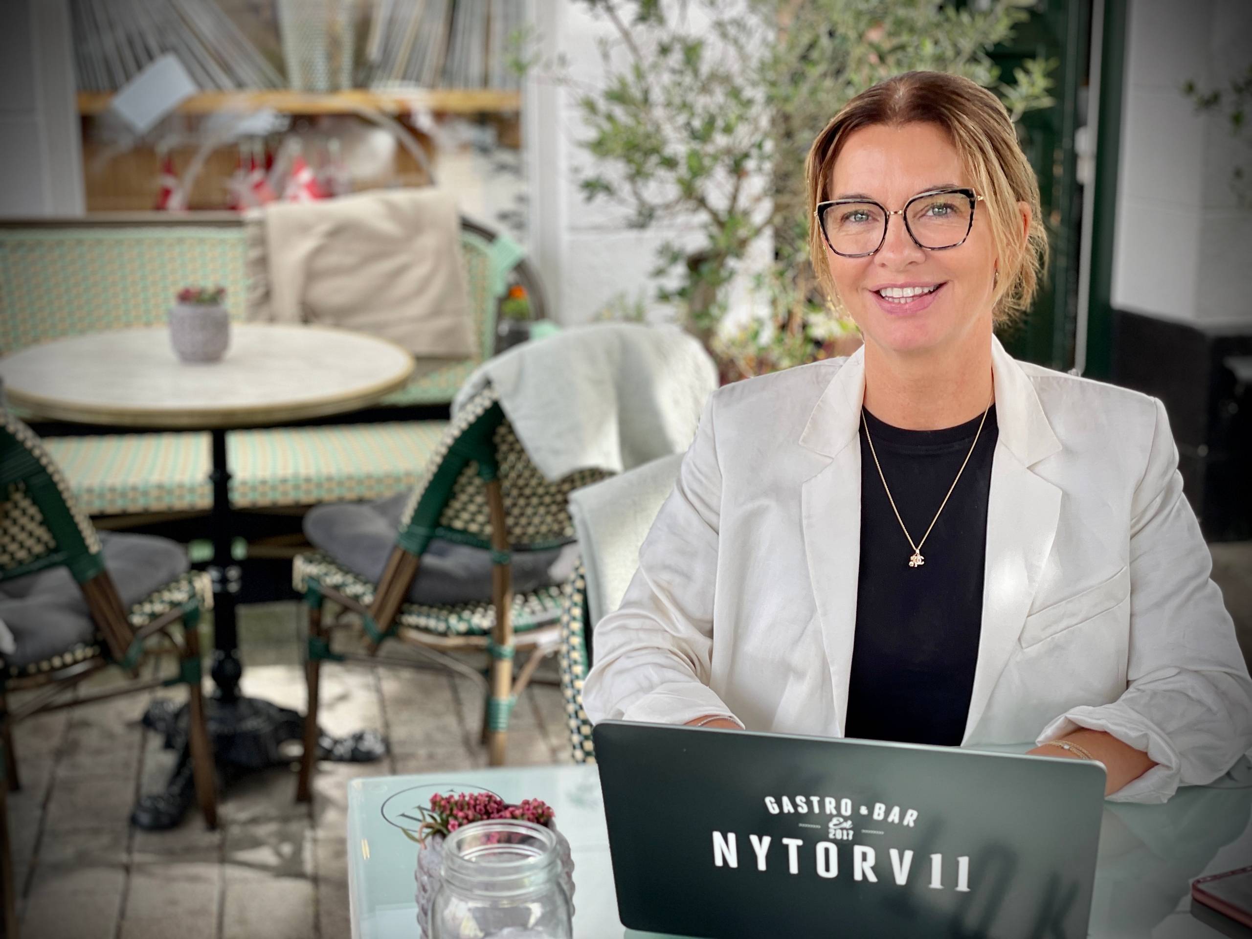 Hun svæver over vandene: Snart tre beværtninger på Nytorv har Ann Britt Bach i spidsen ...