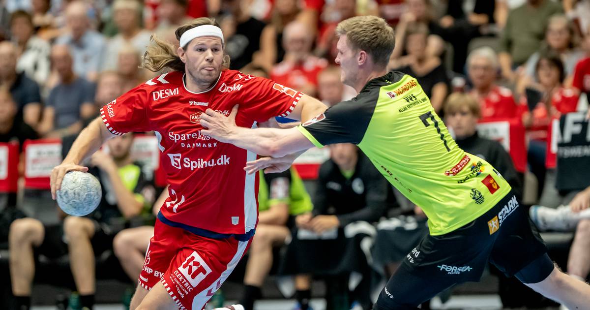 Folket rejste sig, da Danmarks håndboldkonge vendte hjem - Jyllands-Posten