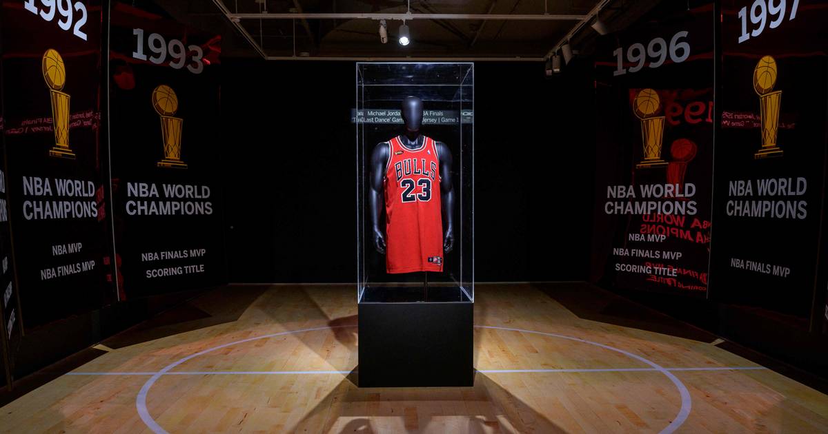 Jordan-trøje solgt for rekordbeløb: Slår Maradonas "Guds hånd"-trøje ...