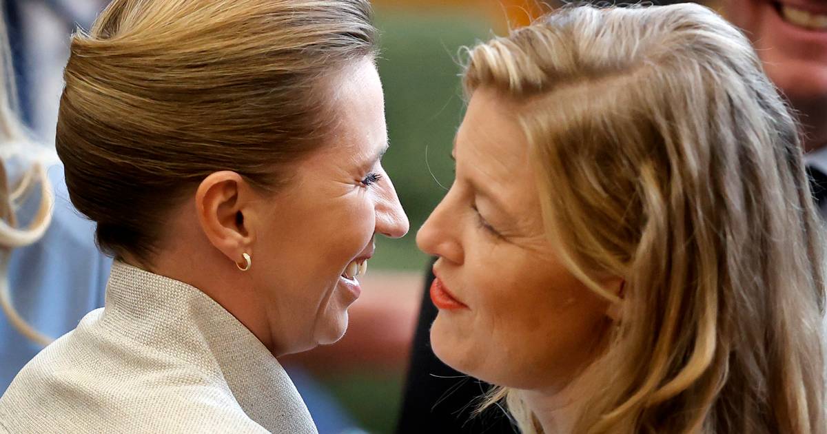 På direkte tv blev Mette Frederiksen spurgt ind til en SR-regering ...