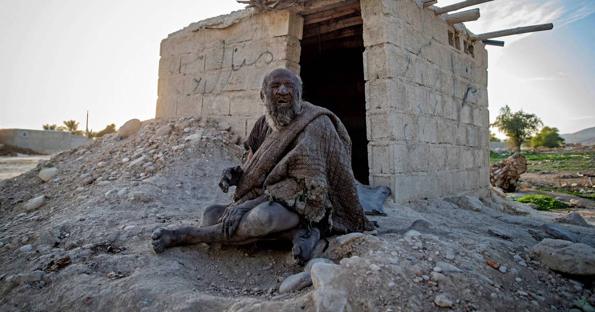 Tog ikke bad i 60 år: Nu er verdens mest beskidte mand død - Jyllands ...