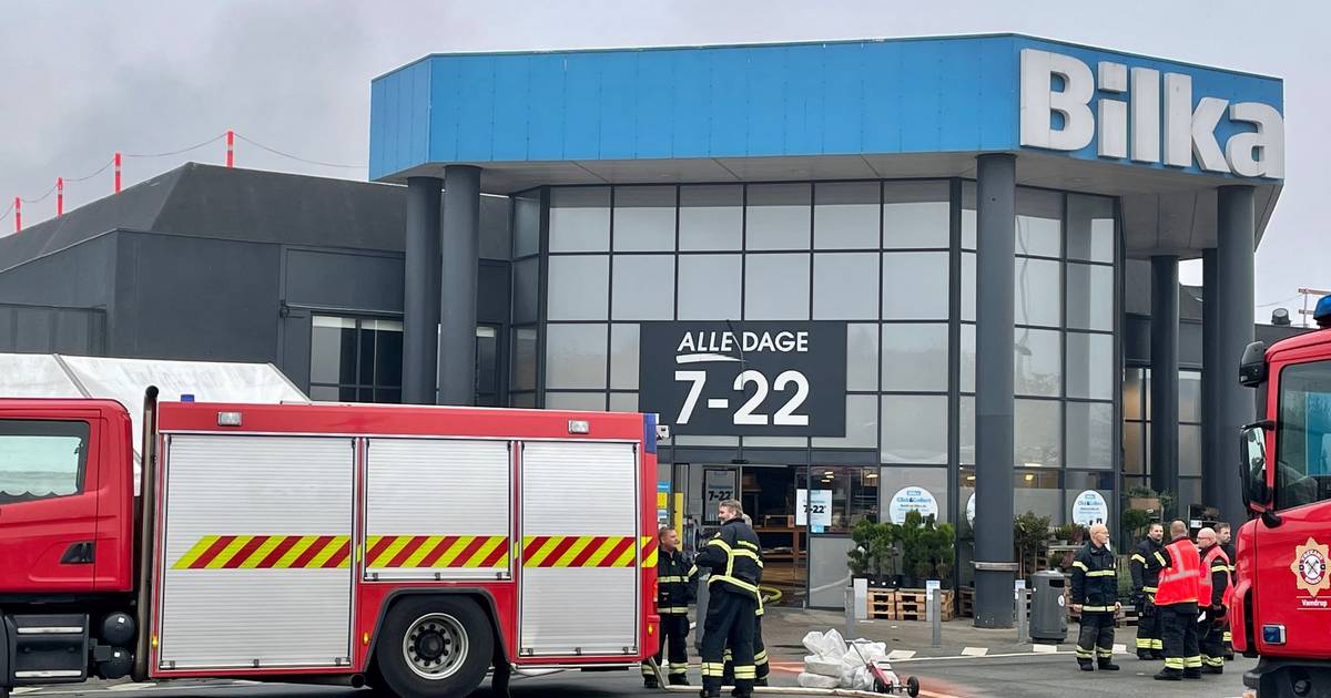 Bilka er tvunget til at kassere varer efter voldsom brand: »Vi kigger det hele igennem ...