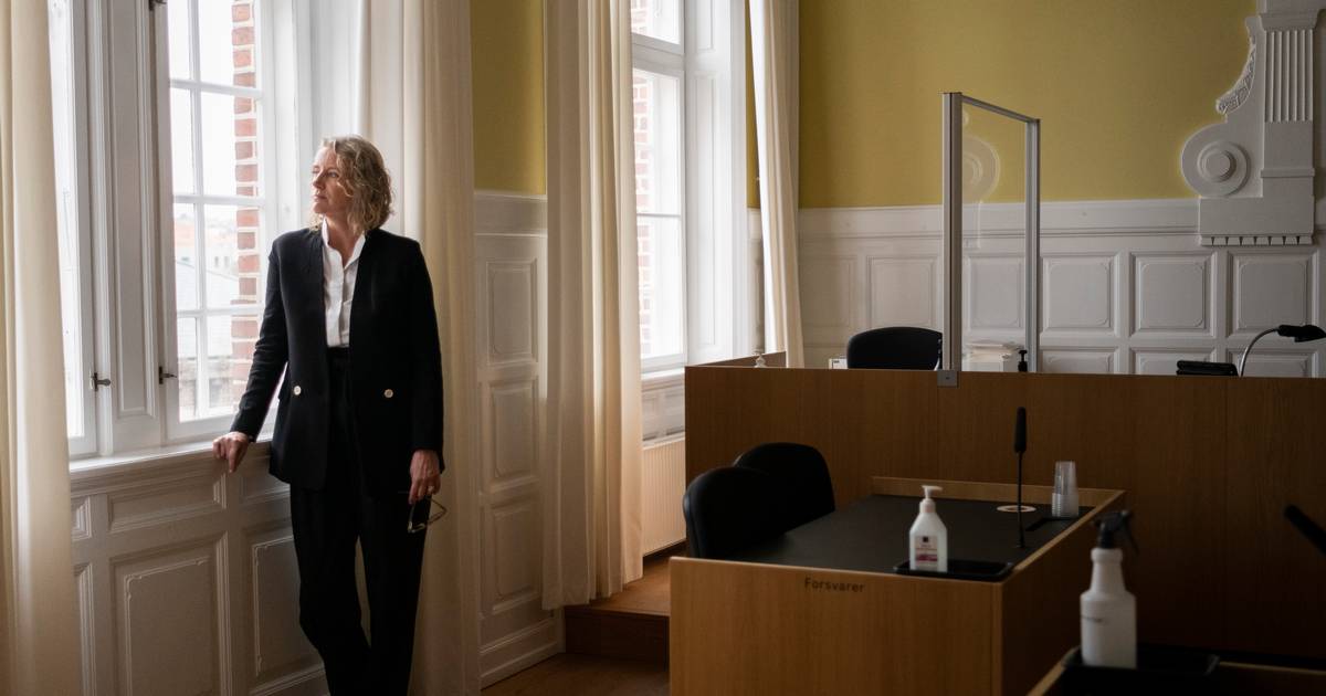 Hun har arbejdet ved domstolene i 30 år, men aldrig så meget som nu ...