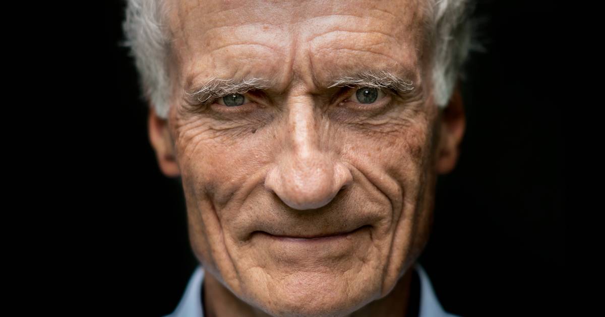 Bertel Haarder åbner for at fjerne en helligdag i pinsen - Jyllands-Posten