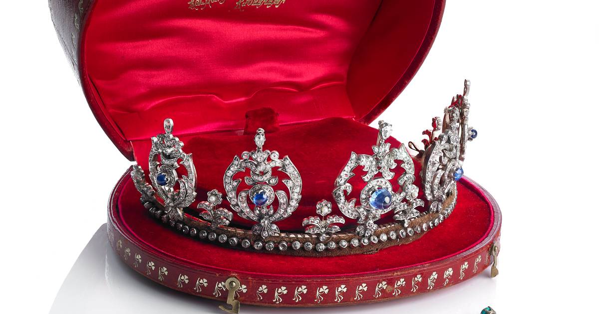 Prinsesses diadem af safirer kommer på auktion - Jyllands-Posten