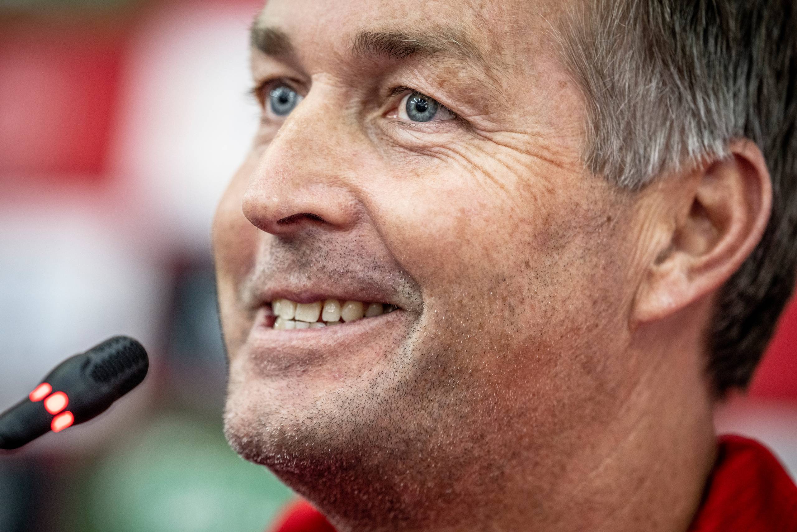 »Lad mig få nogle spørgsmål om fodbold« - Jyllands-Posten