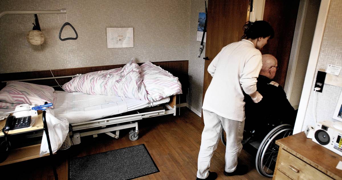 Mangel på ansatte i ældreplejen, men sosu-elever falder fra - Jyllands ...