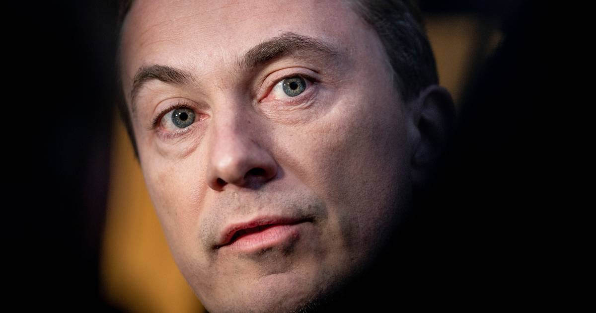 I ugevis har de undsagt ham. Klokken 13:34 gik Messerschmidt til ...