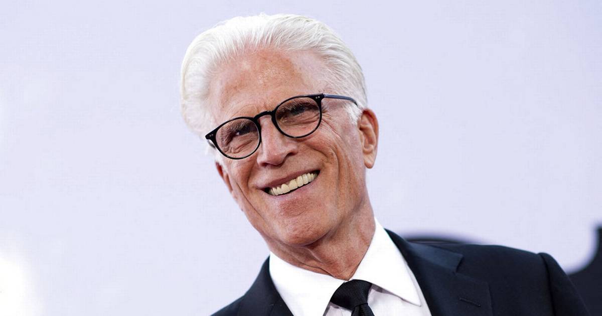 Den charmerende bartender smiler stadig - Jyllands-Posten