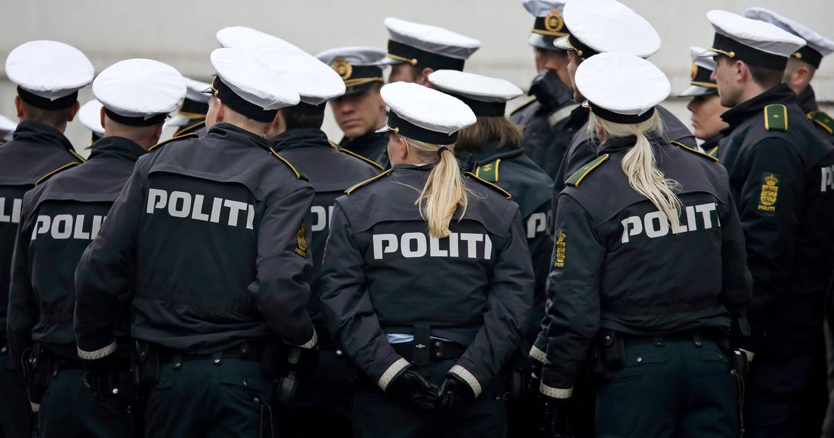 Mens de i Brøndby har ledige stole, har Politiskolen i Vejle fulde ...