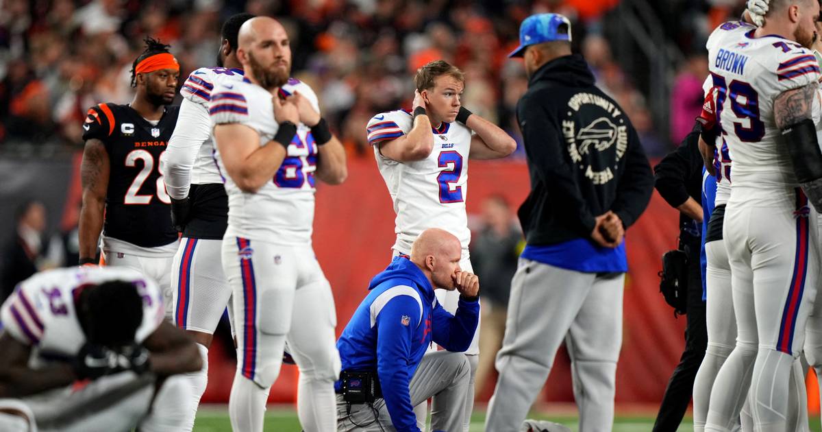 NFL-spiller er i markant bedring efter hjertestop - Jyllands-Posten