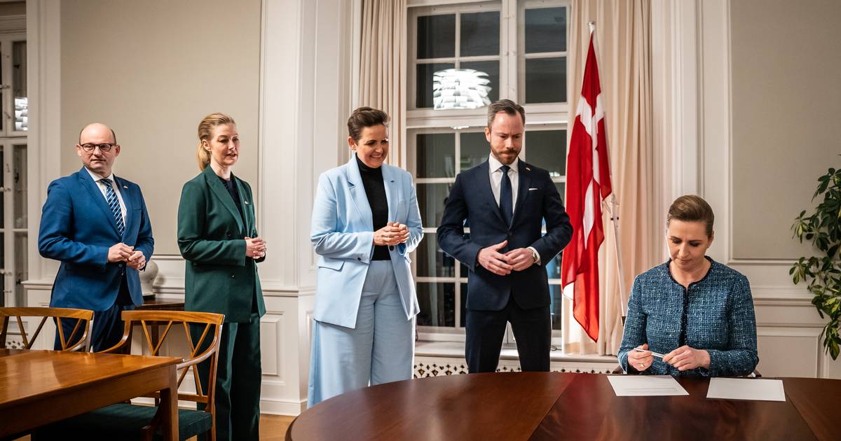 Regeringen skifter igen forklaring i sagen om store bededag - Jyllands ...