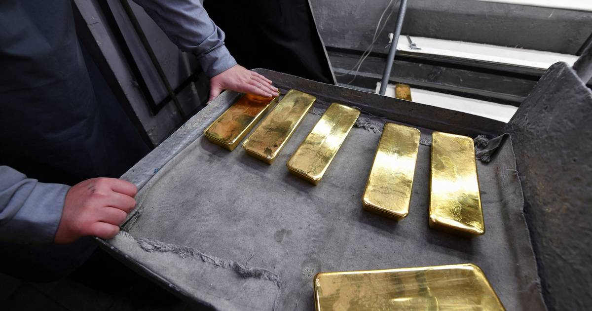 Rusland sælger 3.633 kg guld for at redde krigstræt økonomi fra ...
