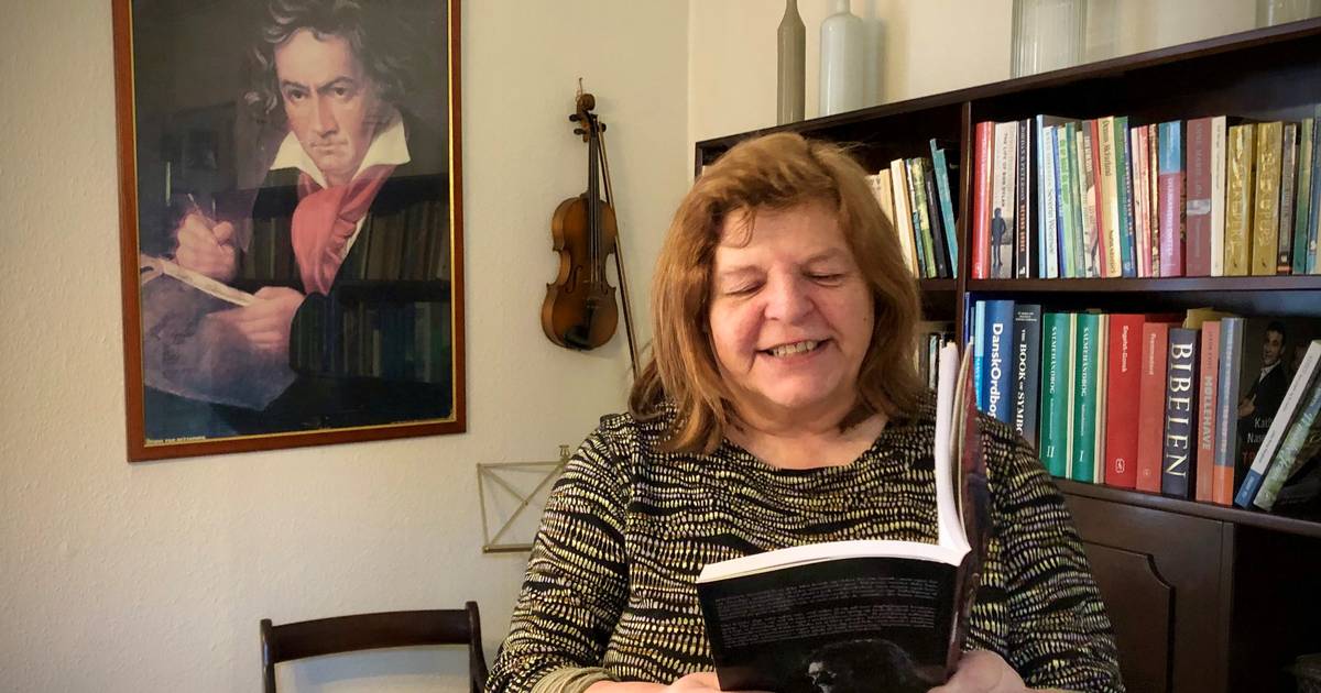 I tre år har hun dissekeret sit store idols tekster. De har noget helt ...