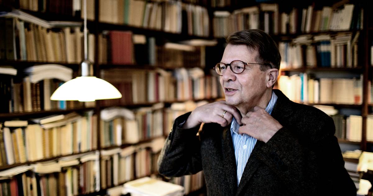 Professor og litteraturkritiker Hans Hertel er død - 84 år gammel - Jyllands-Posten