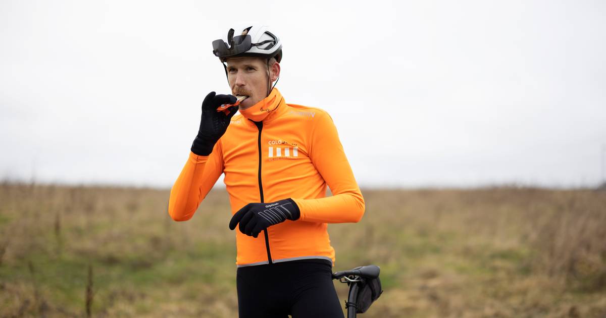 Dansk cykelrytter spiser og spiser under sin træning: Nu forklarer han ...