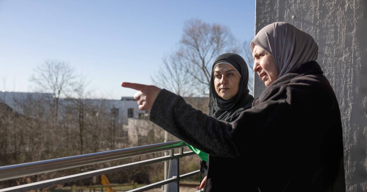 Nægter at forlade blok, der skal rives ned: Boligforeningen »chikanerer ...