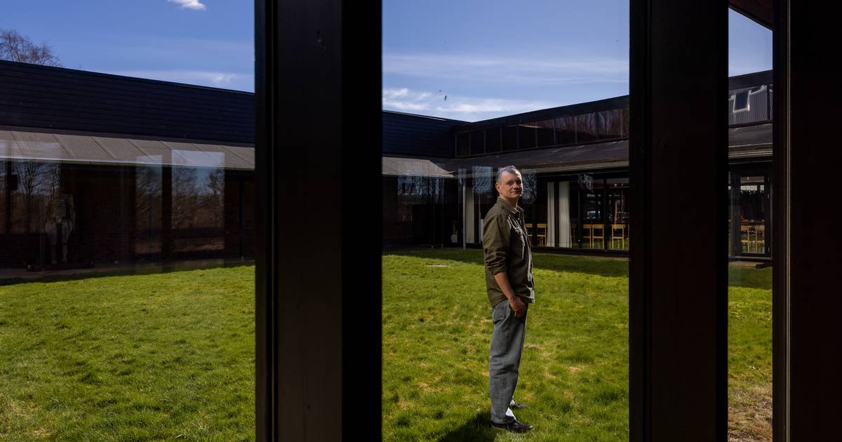 En tur i tidsmaskinen: Den høje hippiehøjskole på heden har klædt om ...