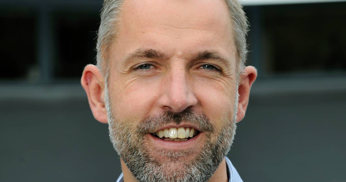 Han må lade halvdelen af sine elevpladser stå tomme: »De unge ved slet ...