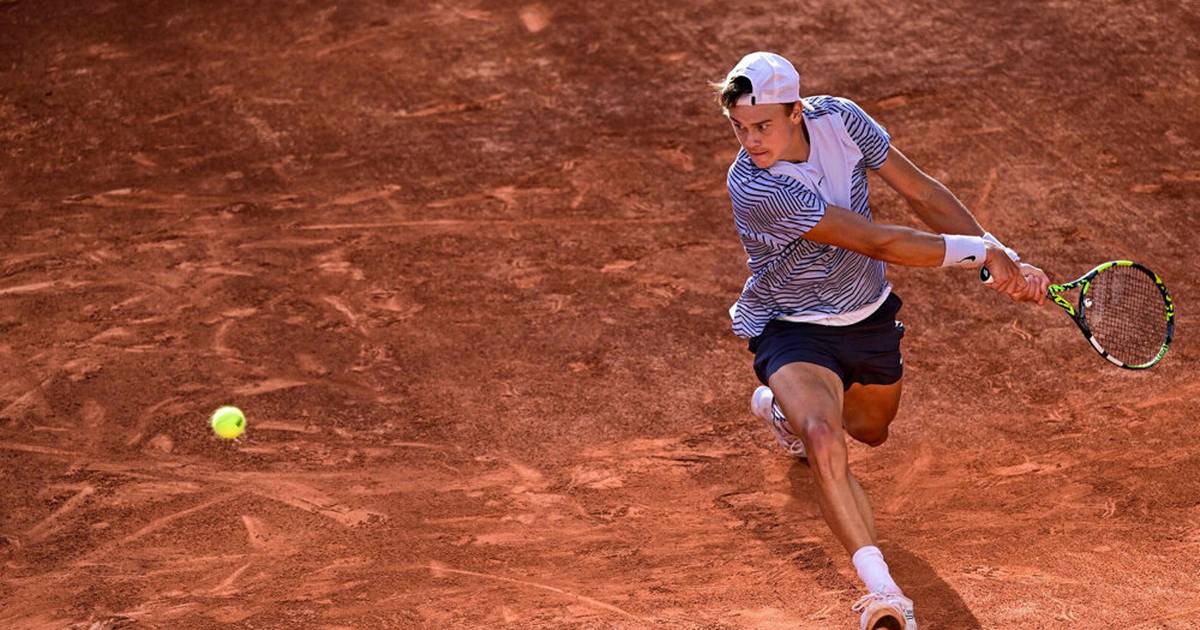 Rune spiller eftermiddagskamp på den største arena - Jyllands-Posten