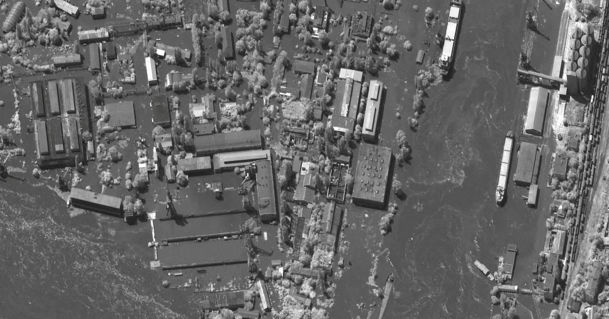 Satellitbilleder viser huse stå i vand til taget i Kherson Satellitbilleder viser huse stå i vand til taget i Kherson