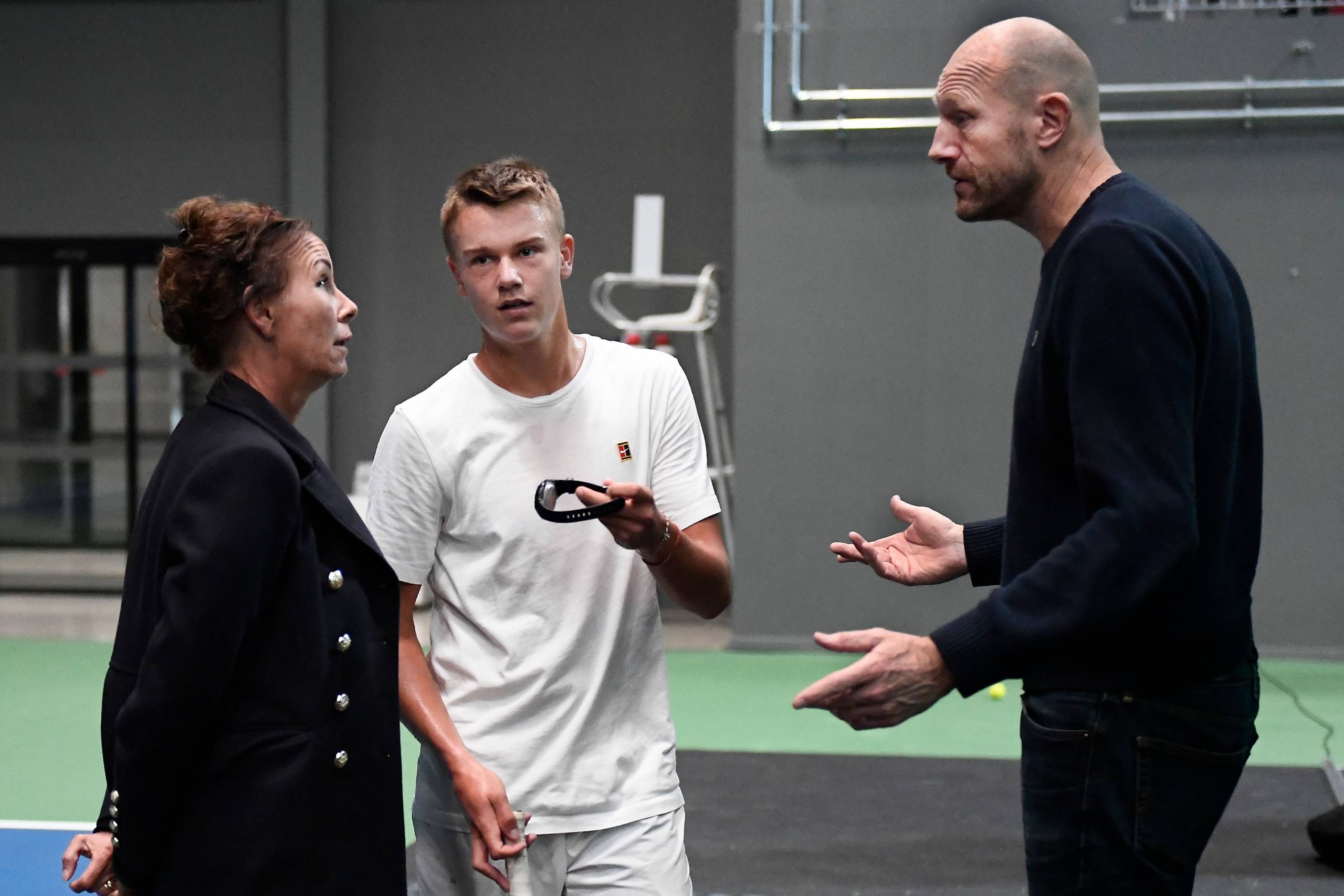 Manager-mor opfordrer sløj Holger Rune til at tage en pause - Jyllands-Posten