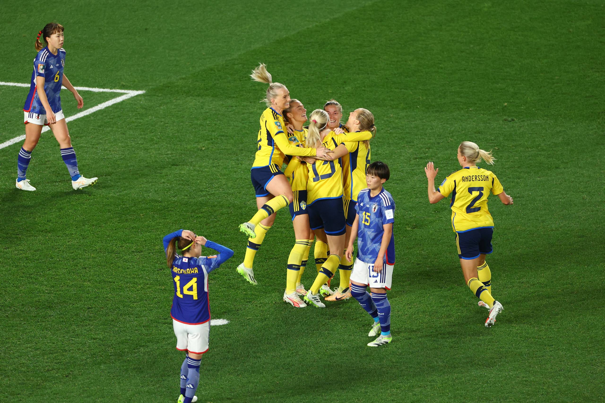 Sverige overlevede japansk pres og klar til VM-semifinale - Jyllands-Posten