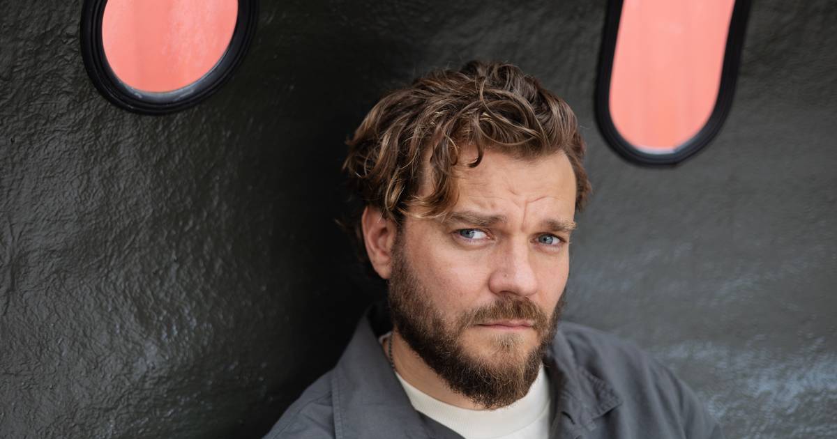 Pilou Asbæk synes, at vi behandler flygtninge uanstændigt. Og nu vil ...