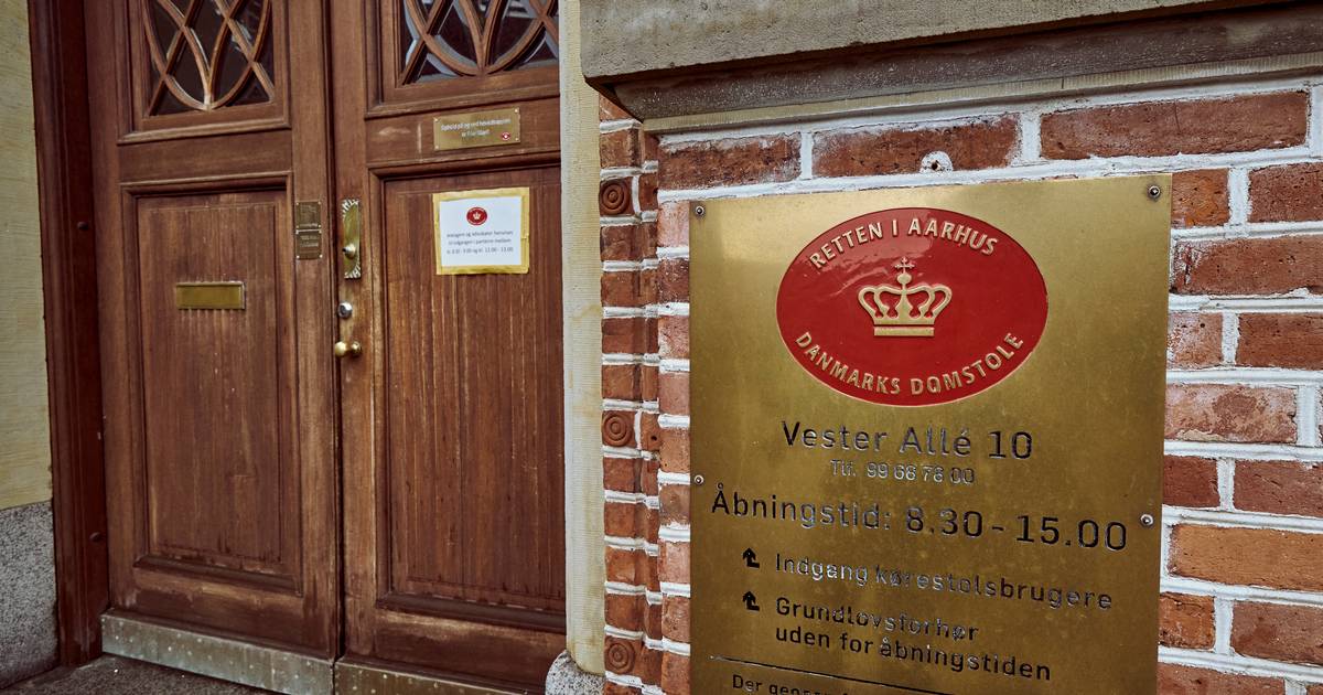 Hemmelige beskeder fører til anklage om smugling af 104 kilo kokain ...